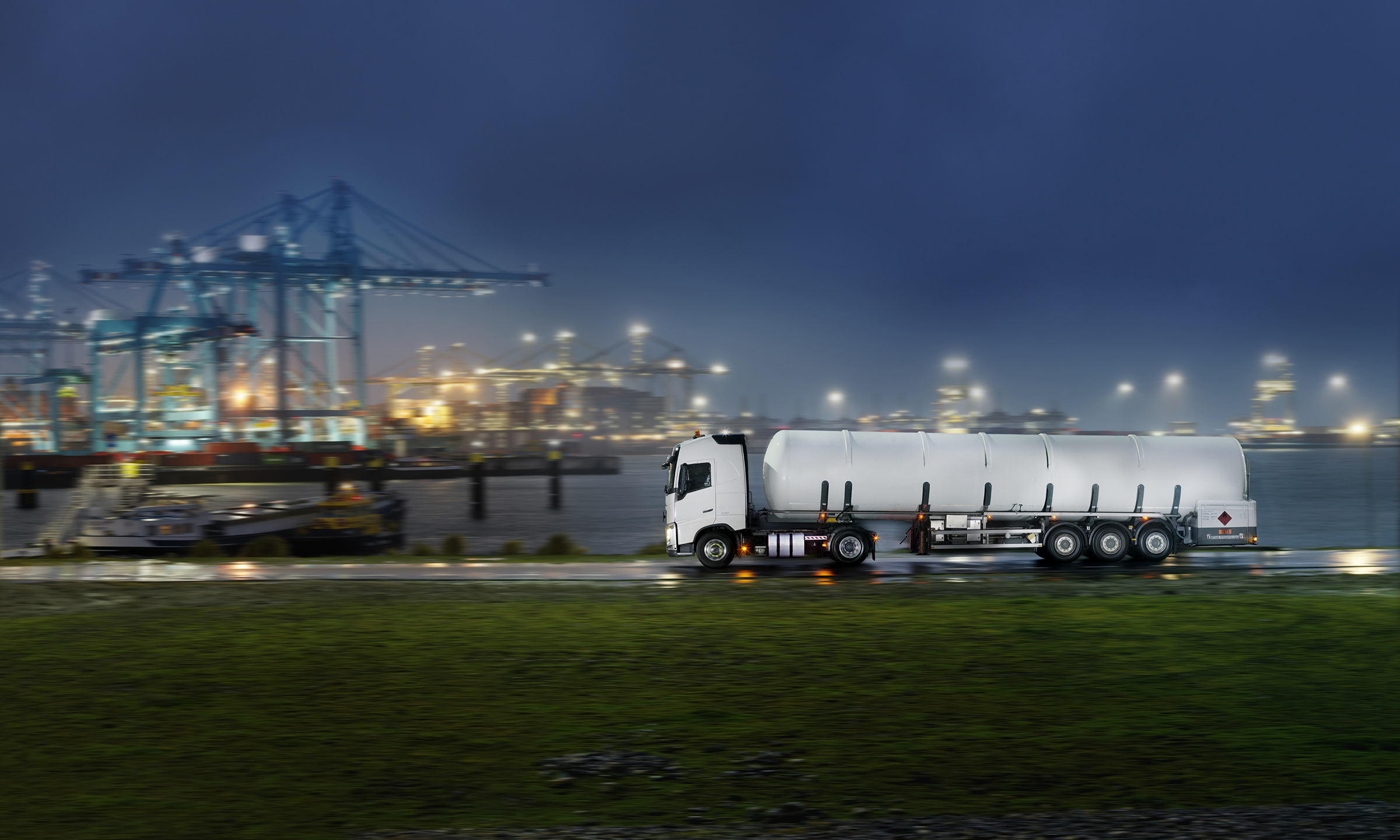 Wat is ADR-transport? | Volvo Trucks