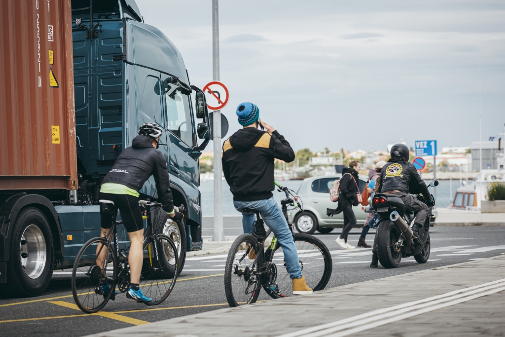 Wat is de dode hoek? | Volvo Trucks