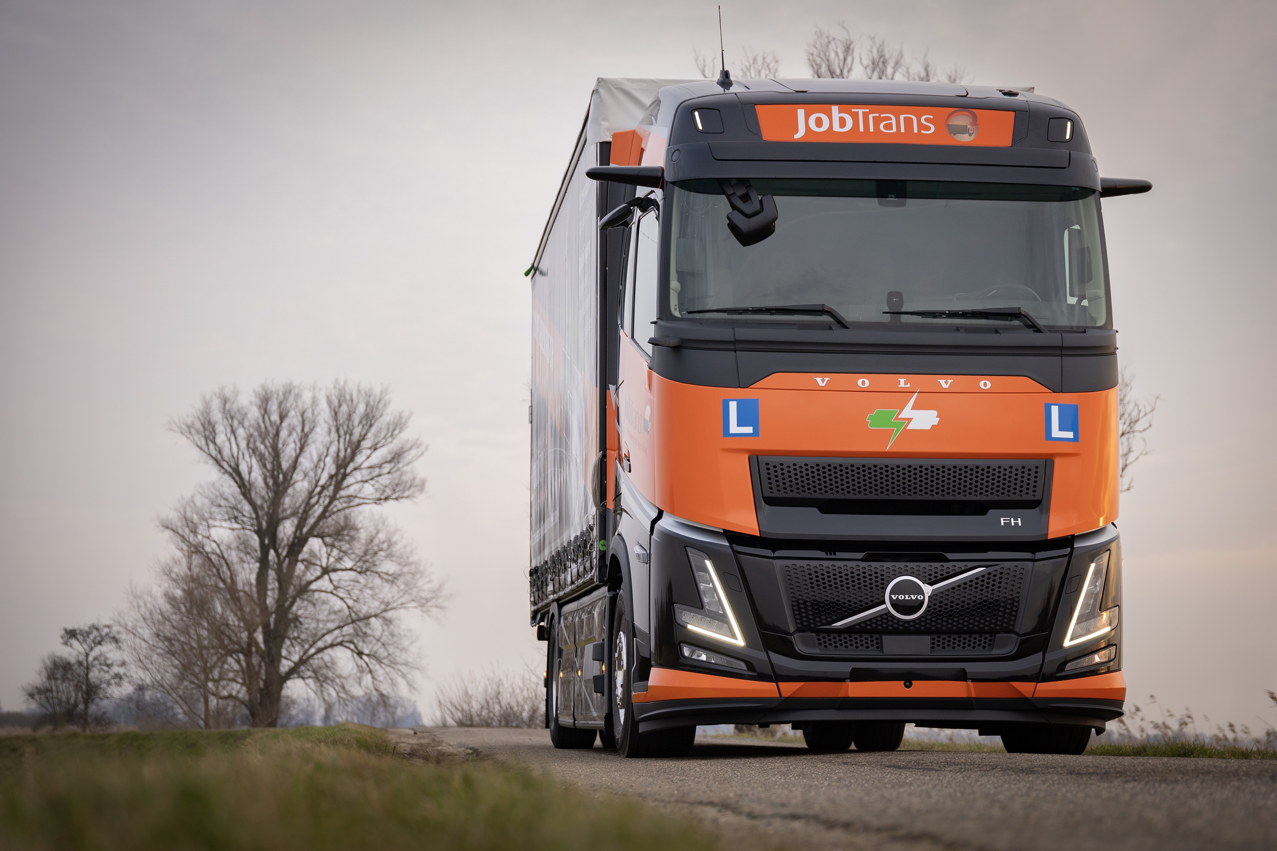 Europese primeur voor rijopleider JobTrans: zero-emissie opleidingstraject met Volvo FH Aero ...